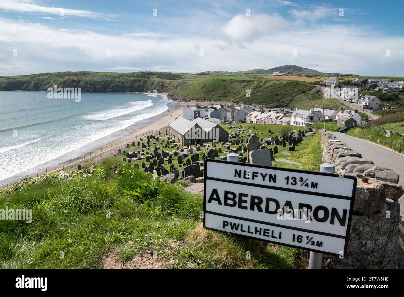 Roadsign wales hi-res stock photography and images - Alamy