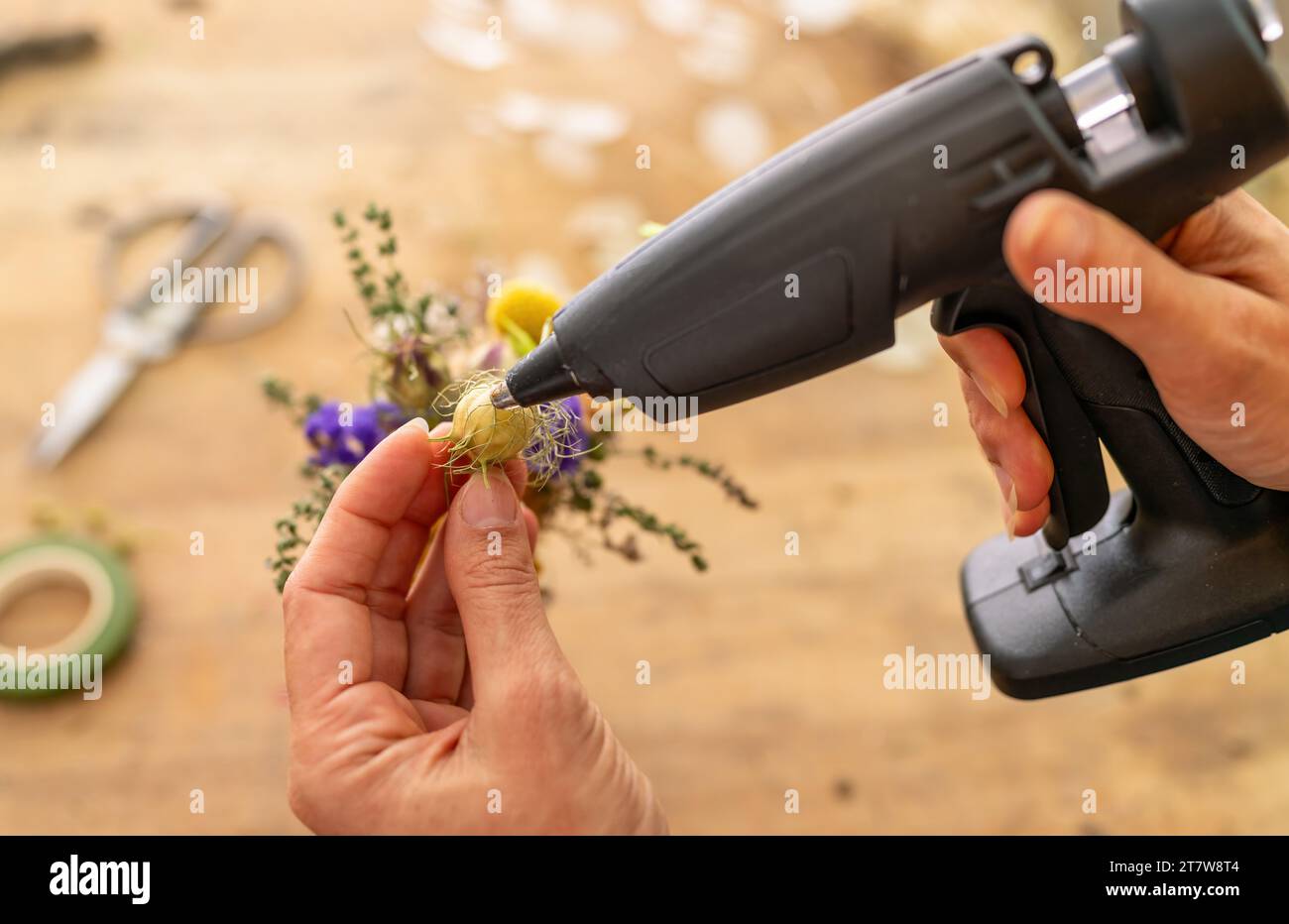 Crafty hands hi-res stock photography and images - Alamy