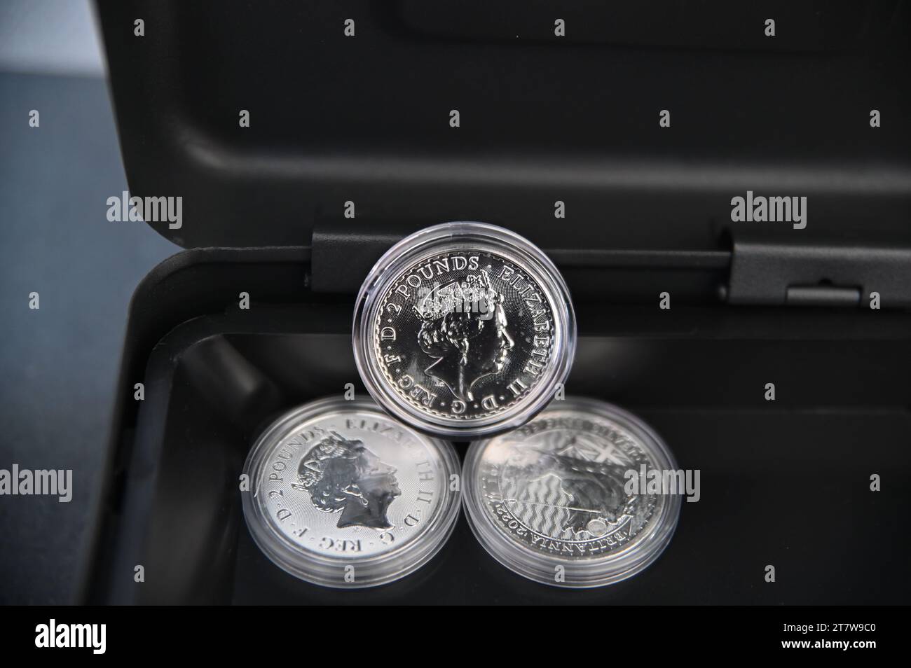 Round silver coins hi-res stock photography and images - Alamy