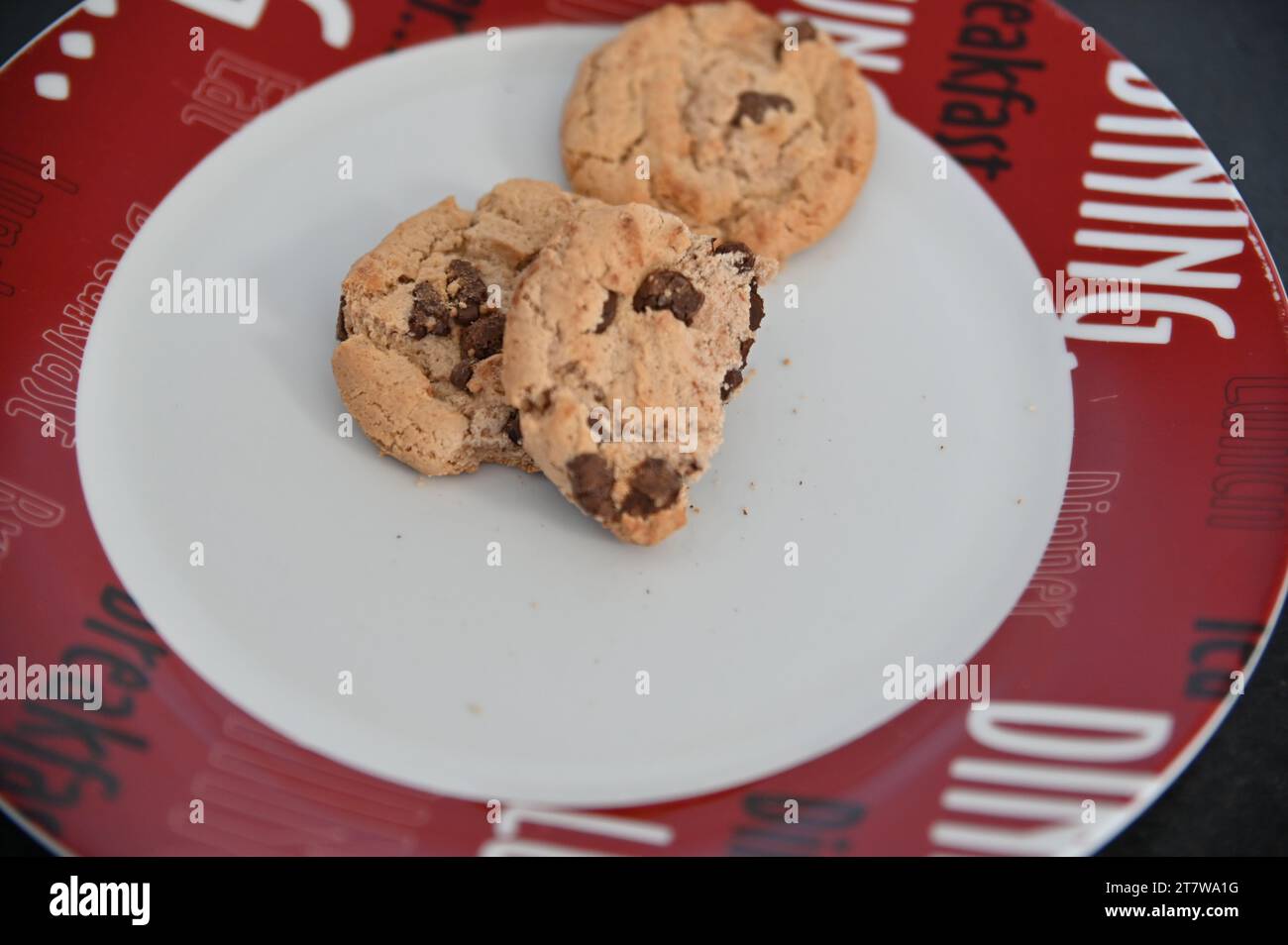 3 cookies on plate hi-res stock photography and images - Alamy