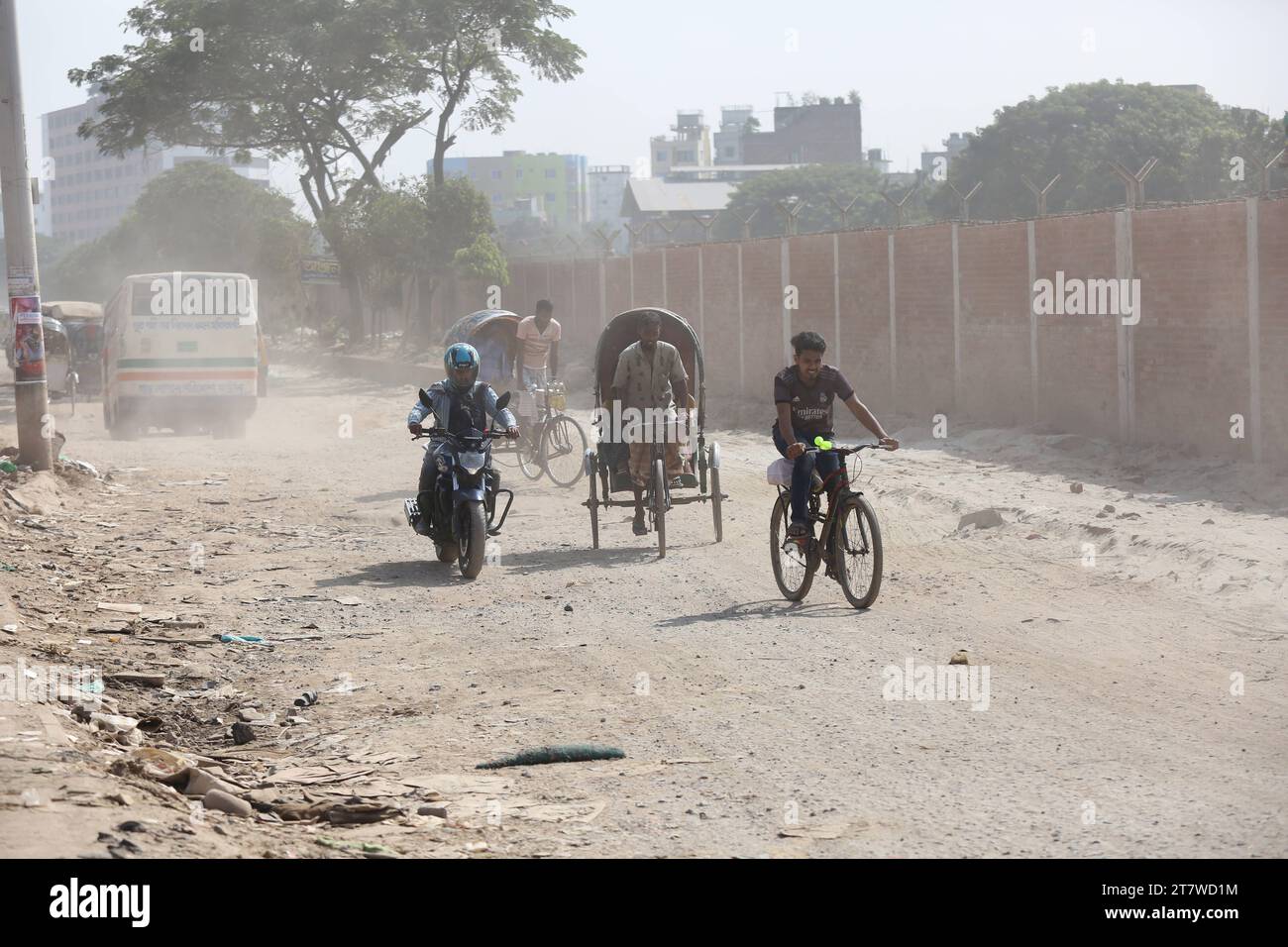 Feinstaubbelastung, Smog in Dhaka Bangladesch Severe dust pollution ...