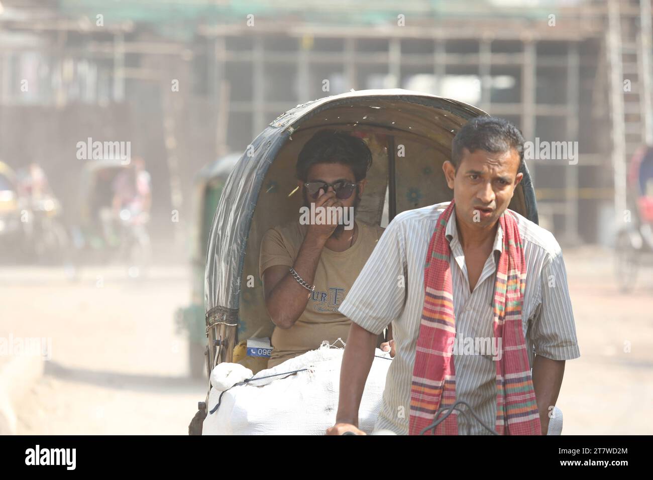 Feinstaubbelastung, Smog in Dhaka Bangladesch Severe dust pollution ...
