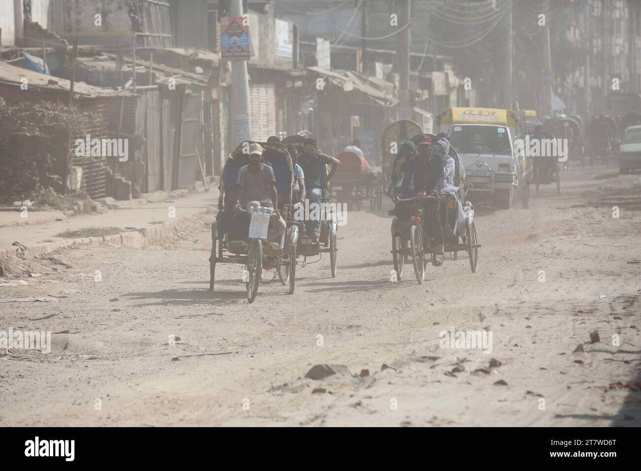 Feinstaubbelastung, Smog in Dhaka Bangladesch Severe dust pollution ...