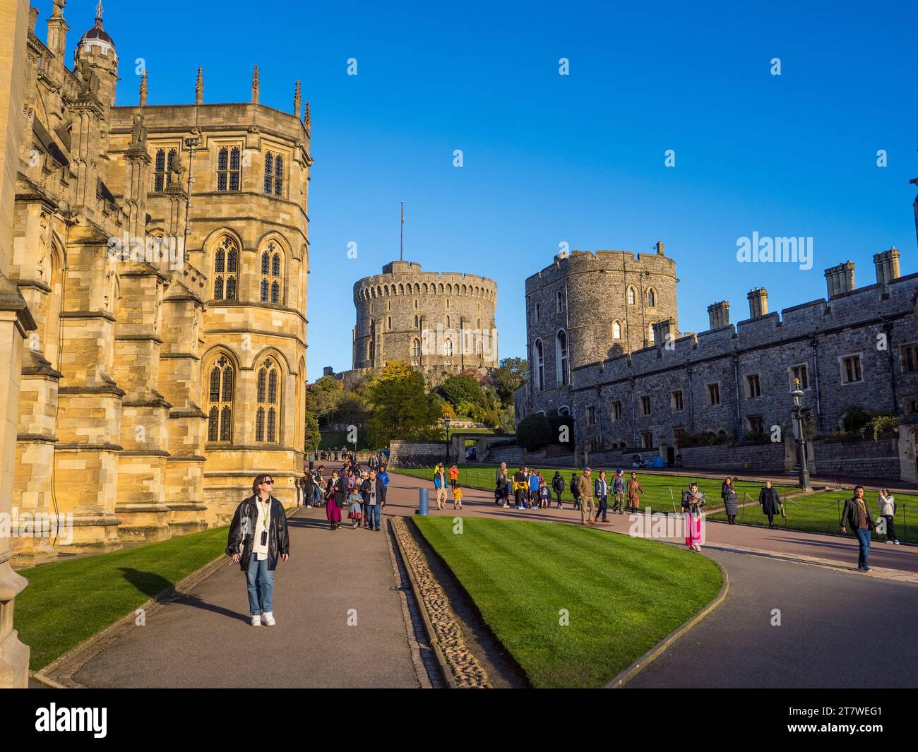 Tourists outside St George's Chapel, Windsor, Castle, Windsor ...