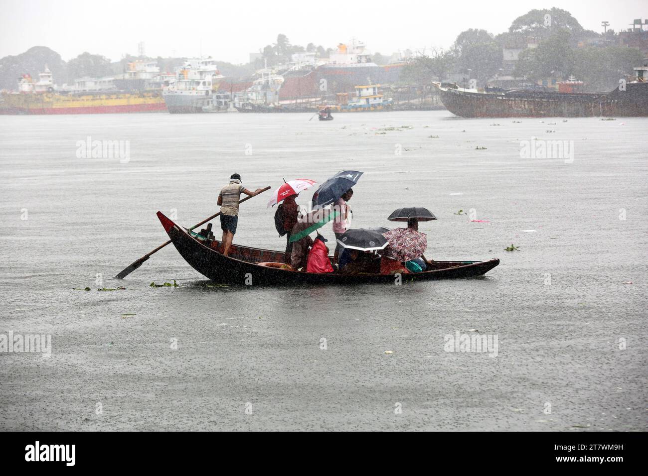 Cyclone Midhili hits costal area in Bangladesh Bangladeshi passengers ...