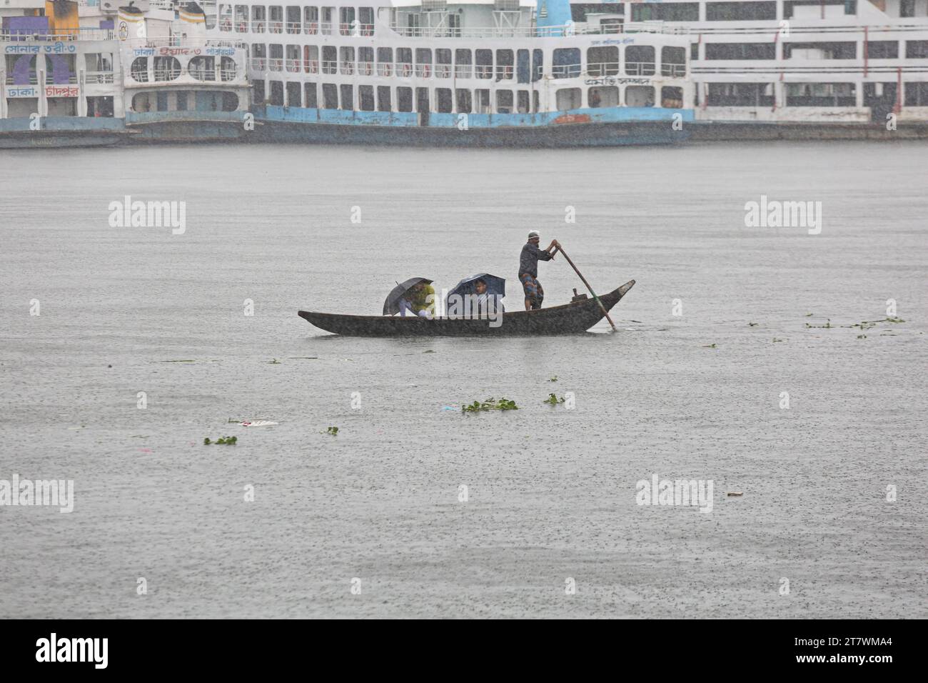 Cyclone Midhili hits costal area in Bangladesh Bangladeshi passengers ...