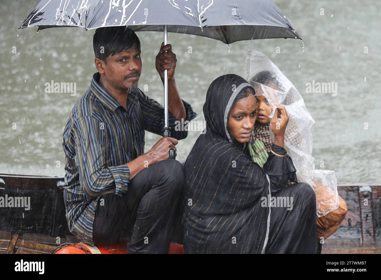 Cyclone Midhili hits costal area in Bangladesh Bangladeshi passengers ...