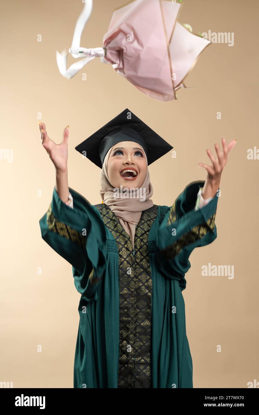 Graduation attire hi-res stock photography and images - Alamy