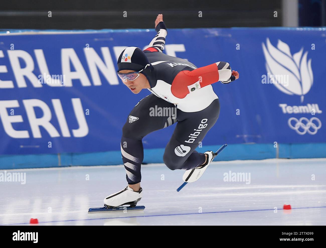 Beijing, China. 17th Nov, 2023. Kim Junho of South Korea competes ...