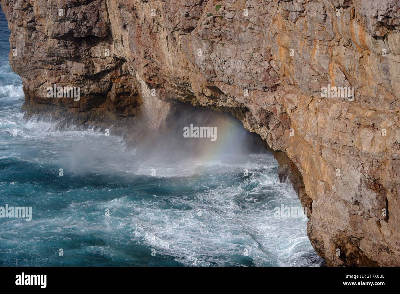 Water rainbow cliff hi-res stock photography and images - Alamy