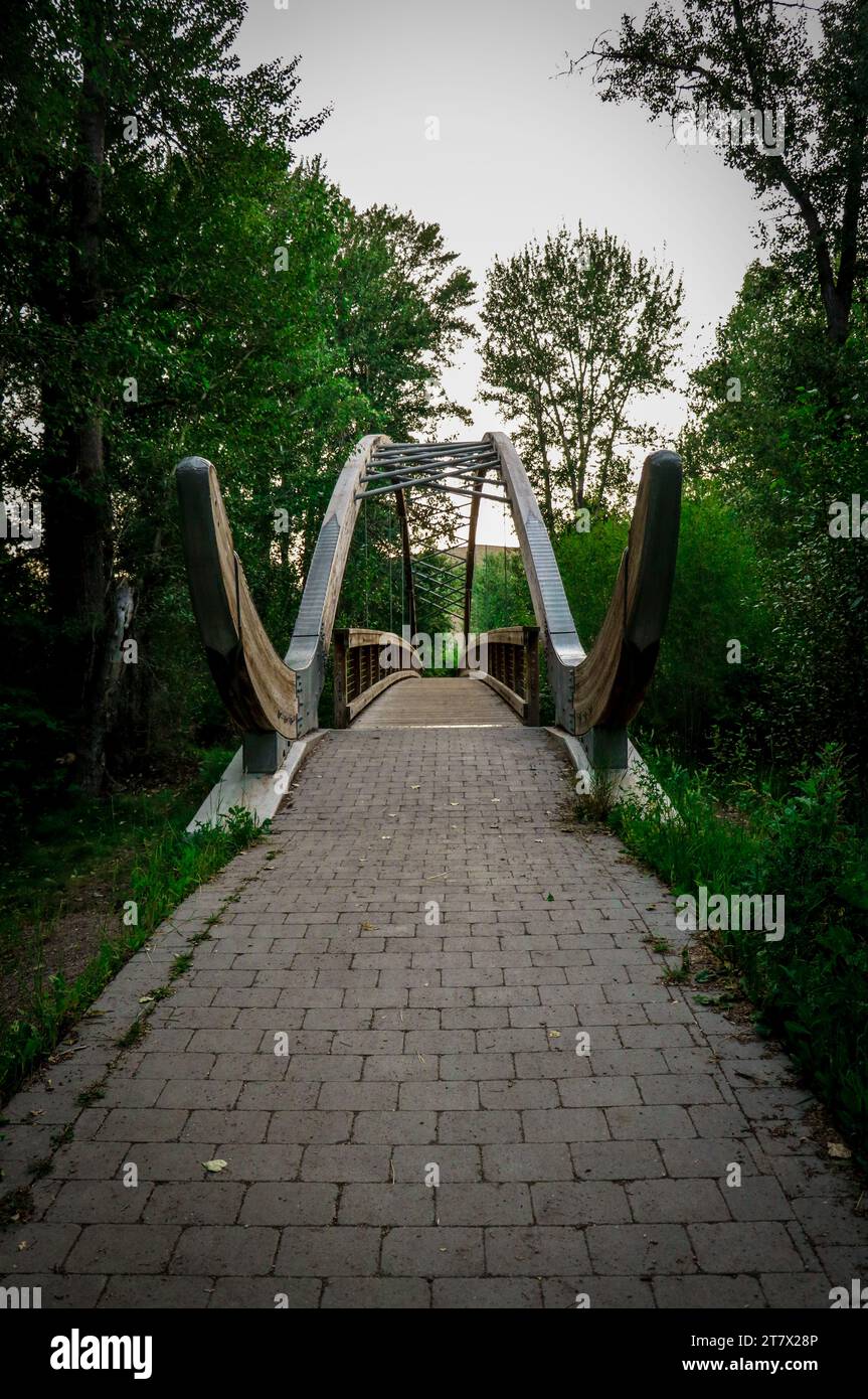 Bridge symmetry hi-res stock photography and images - Alamy