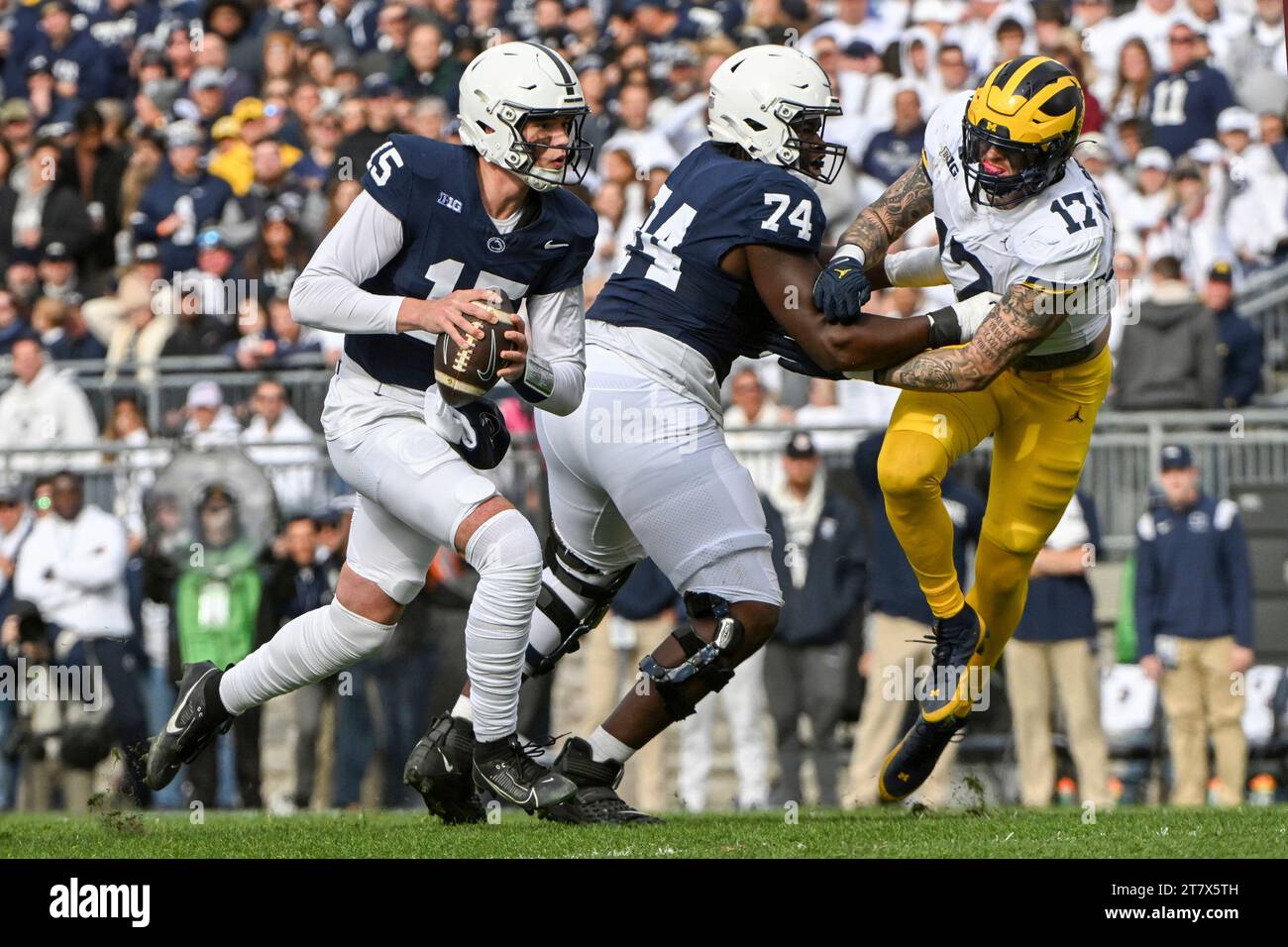 Penn State offensive lineman Olumuyiwa Fashanu (74) blocks Michigan defensive end Braiden ...