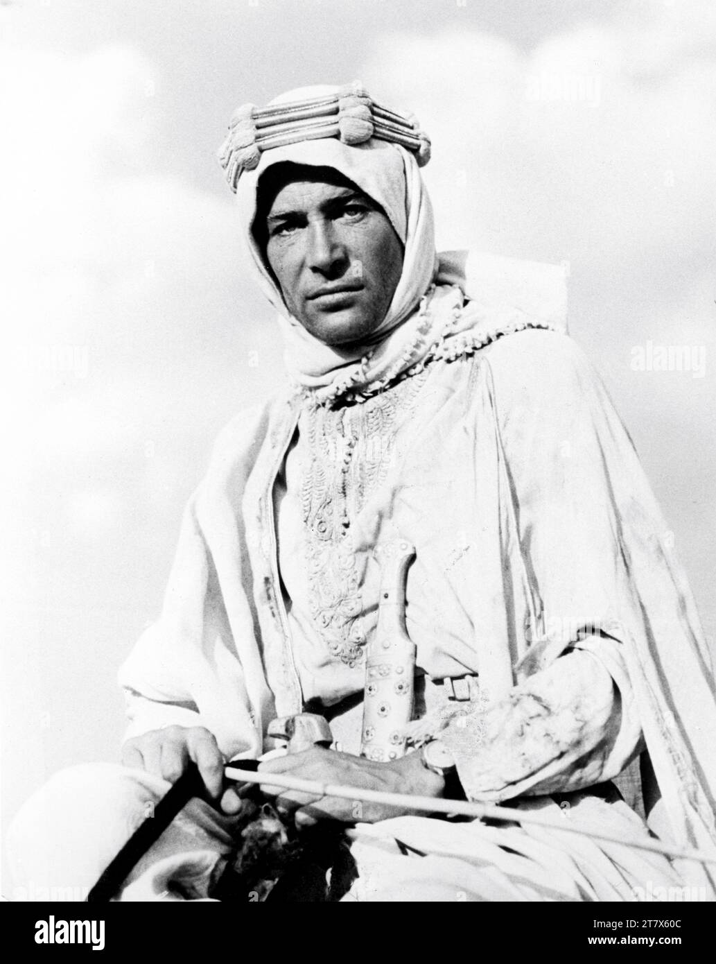 PETER O'TOOLE Portrait as T.E. Lawrence in LAWRENCE OF ARABIA 1962 ...