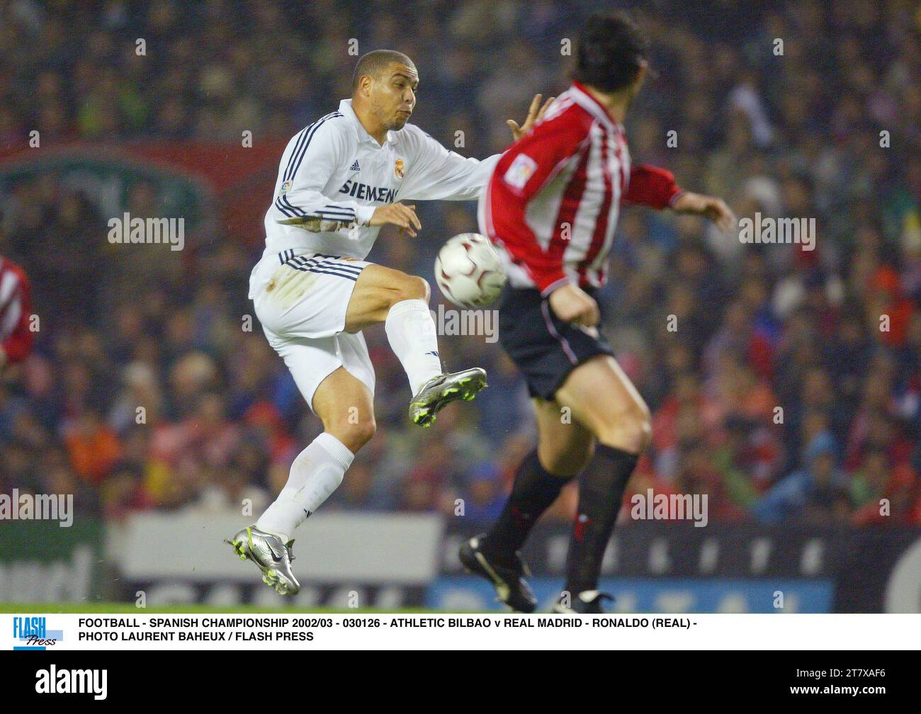 Ronaldo real madrid 2002 hi-res stock photography and images - Alamy