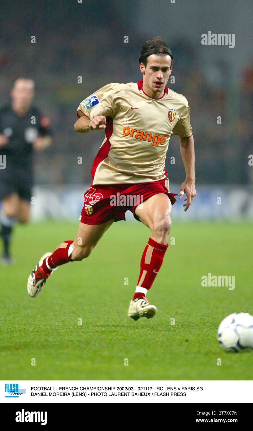 FOOTBALL - FRENCH CHAMPIONSHIP 2002/03 - 021117 - RC LENS v PARIS SG - DANIEL MOREIRA (LENS ...
