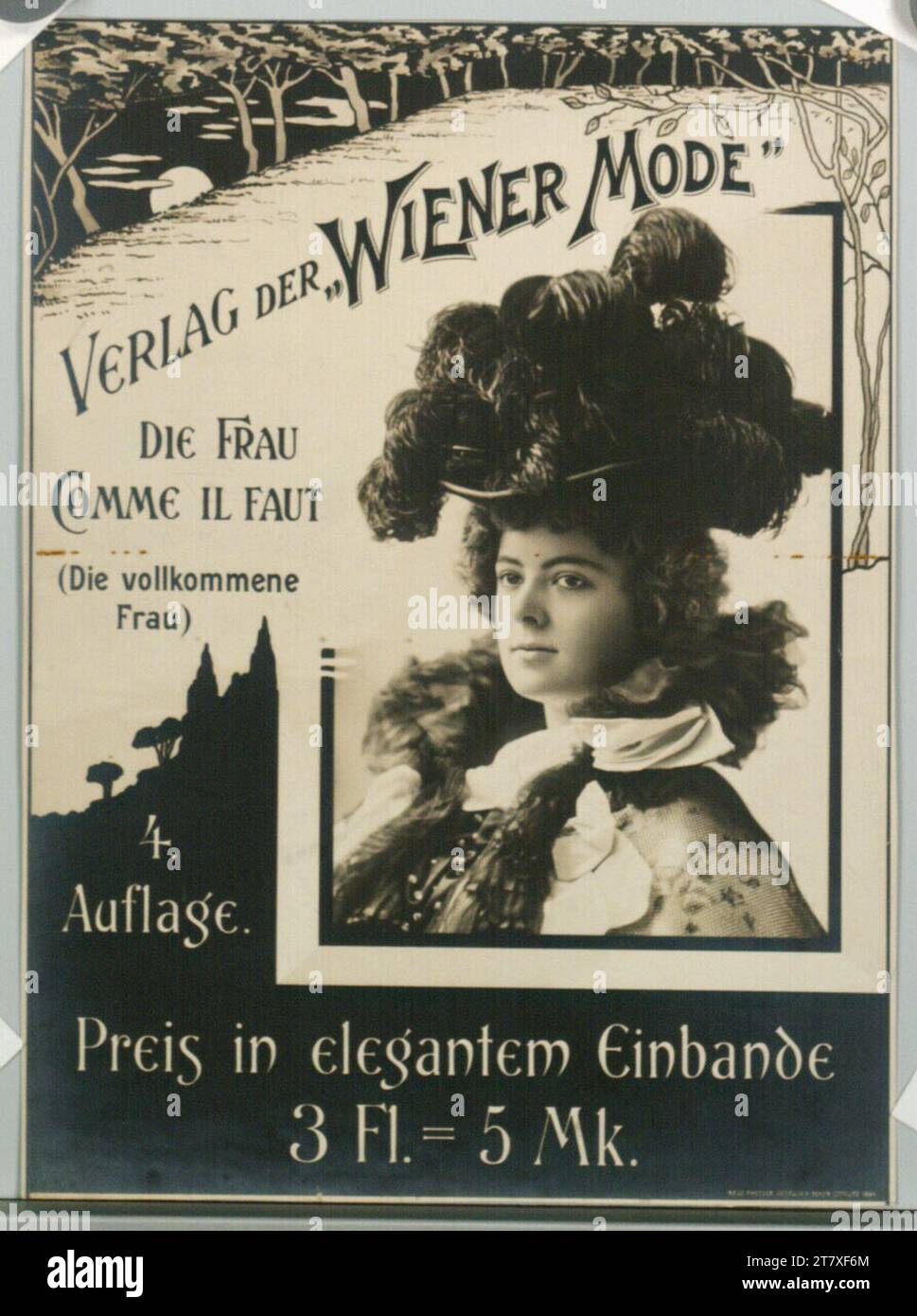 Woman comme il faut hi-res stock photography and images - Alamy