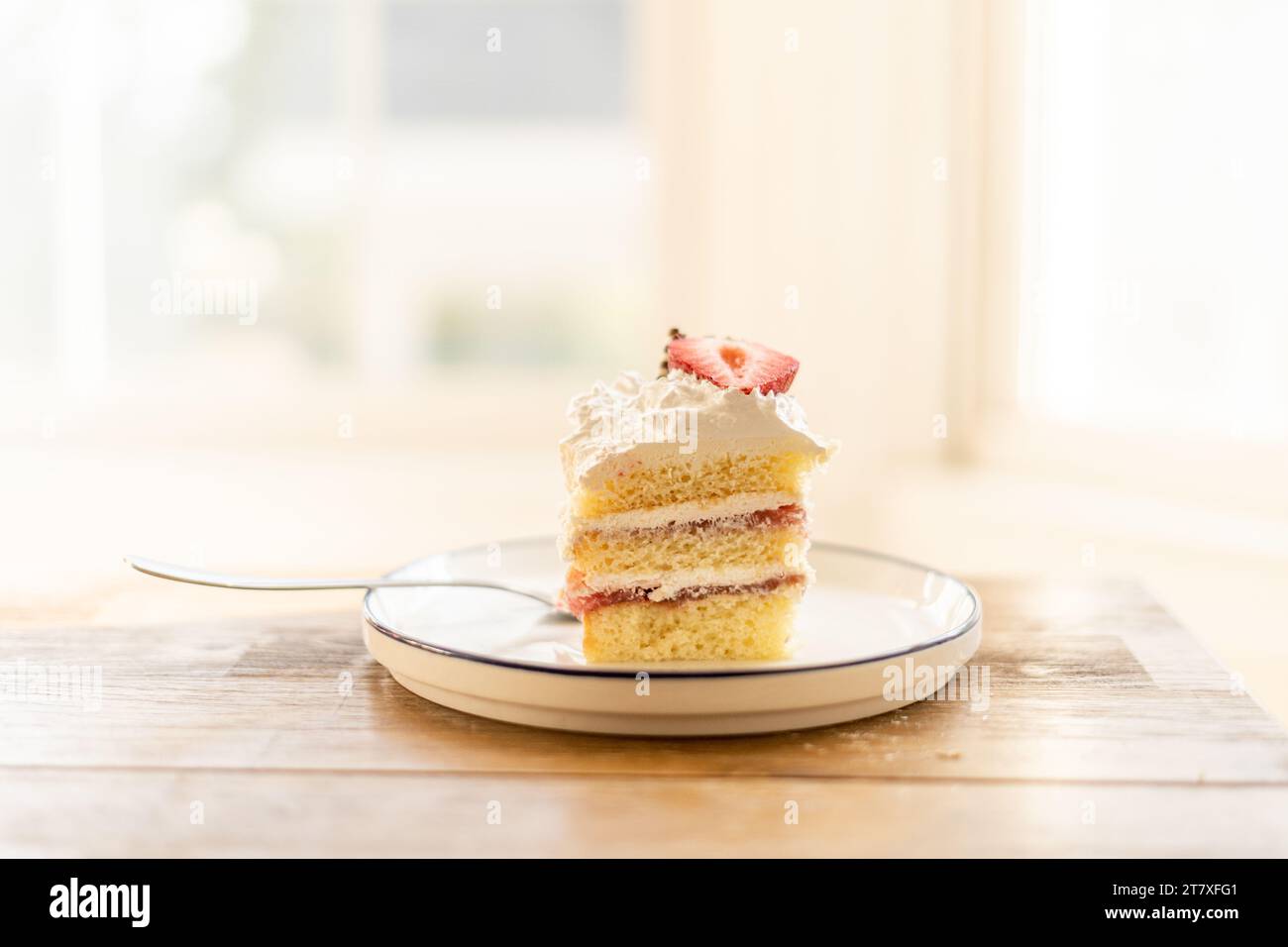 Backlit Light Simple Layered Yellow White Cream and Jelly Strawberry ...