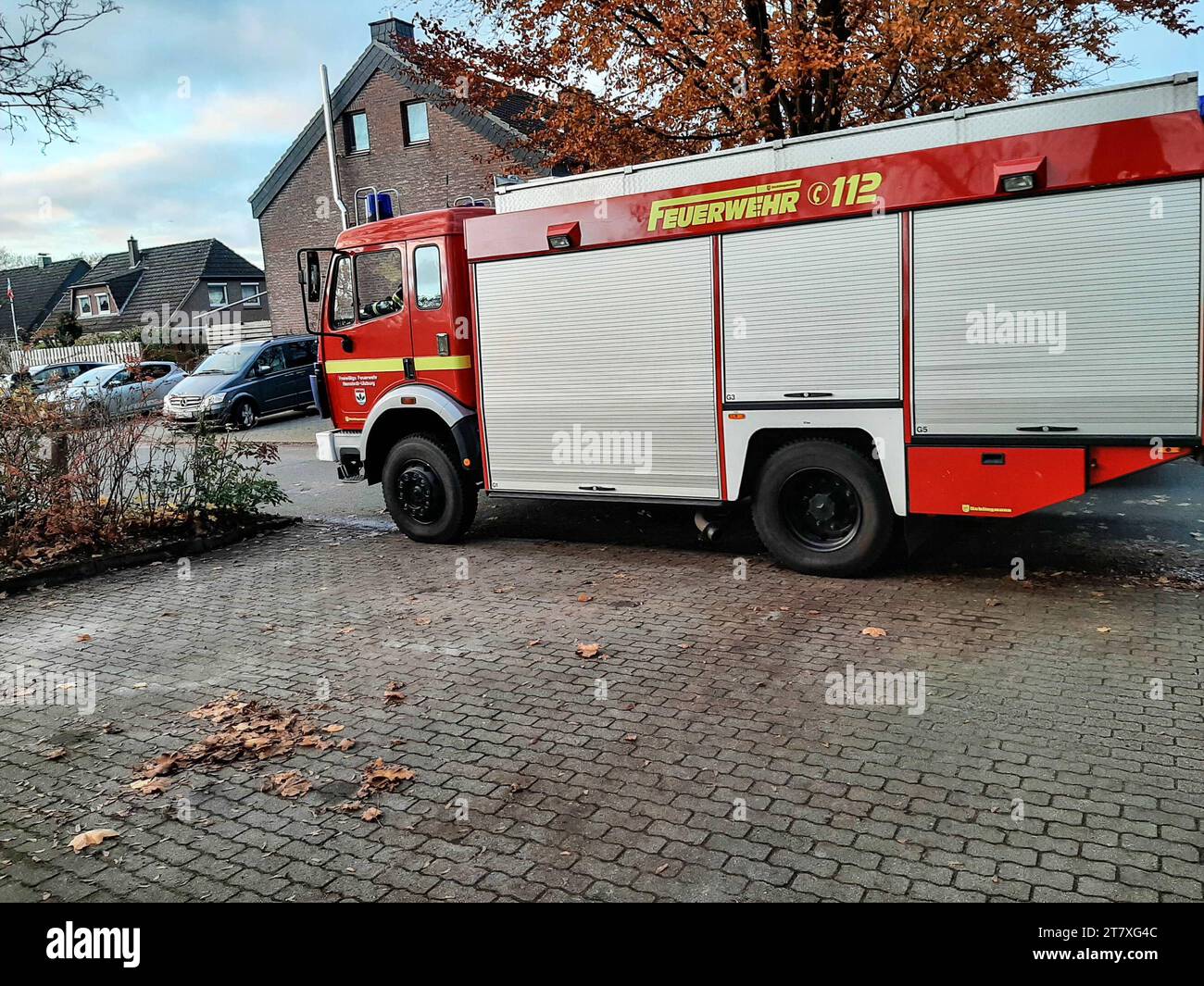 Grosseinsatz von Feuerwehr Krankenwagen und Polizei im Wohngebiet von ...