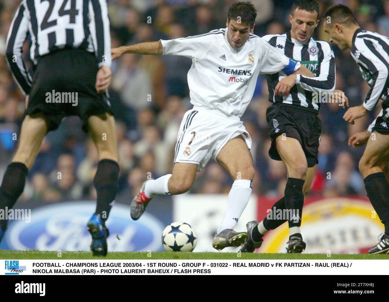 Real madrid raúl gonzález blanco hi-res stock photography and images - Alamy
