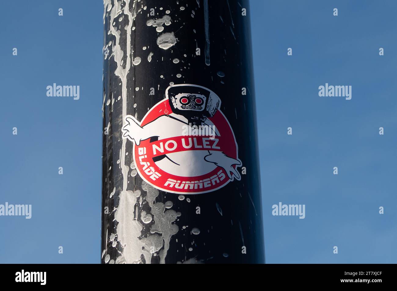 Uxbridge, UK. 17th November, 2023. A No ULEZ Blade Runners sticker on a ...