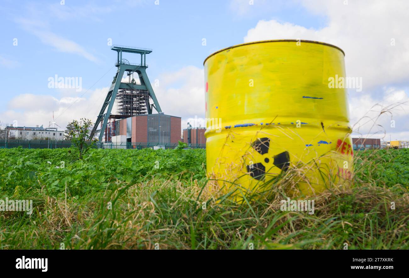 Nuclear cask hi-res stock photography and images - Alamy