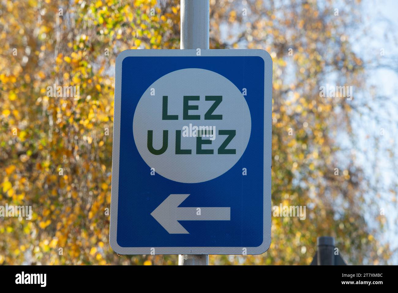 Uxbridge, UK. 17th November, 2023. A ULEZ sign in Uxbridge. A number of ...