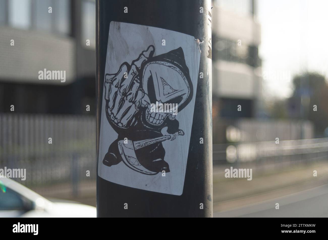 Uxbridge, UK. 17th November, 2023. A Bladerunners sticker on a TfL ULEZ ...