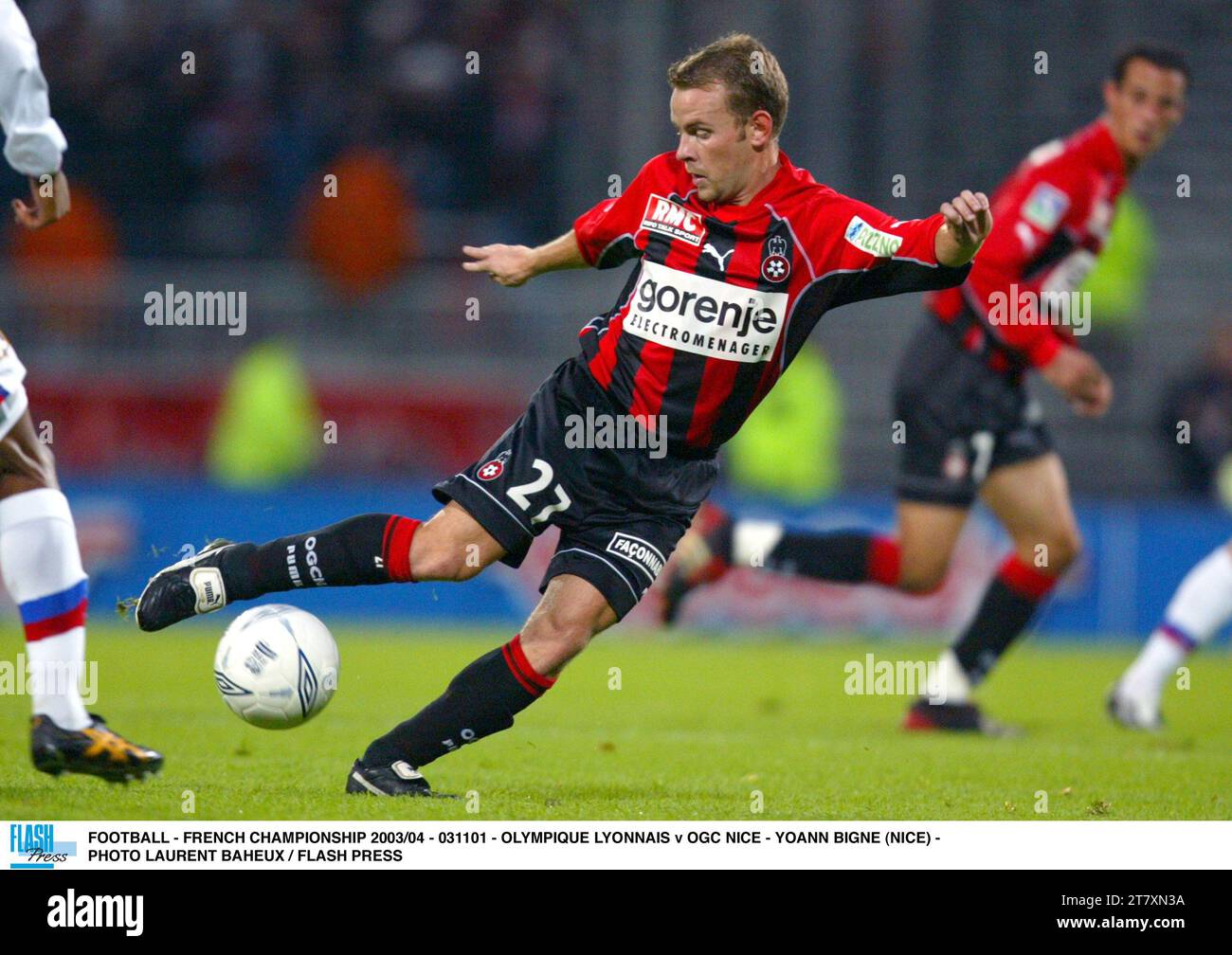 FOOTBALL - FRENCH CHAMPIONSHIP 2003/04 - 031101 - OLYMPIQUE LYONNAIS v ...