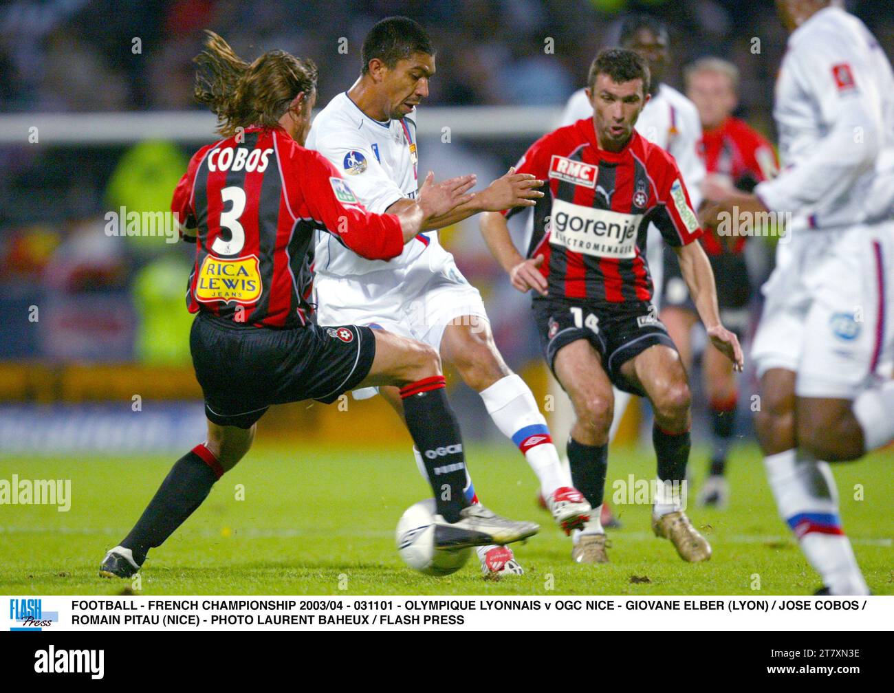 FOOTBALL - FRENCH CHAMPIONSHIP 2003/04 - 031101 - OLYMPIQUE LYONNAIS v ...