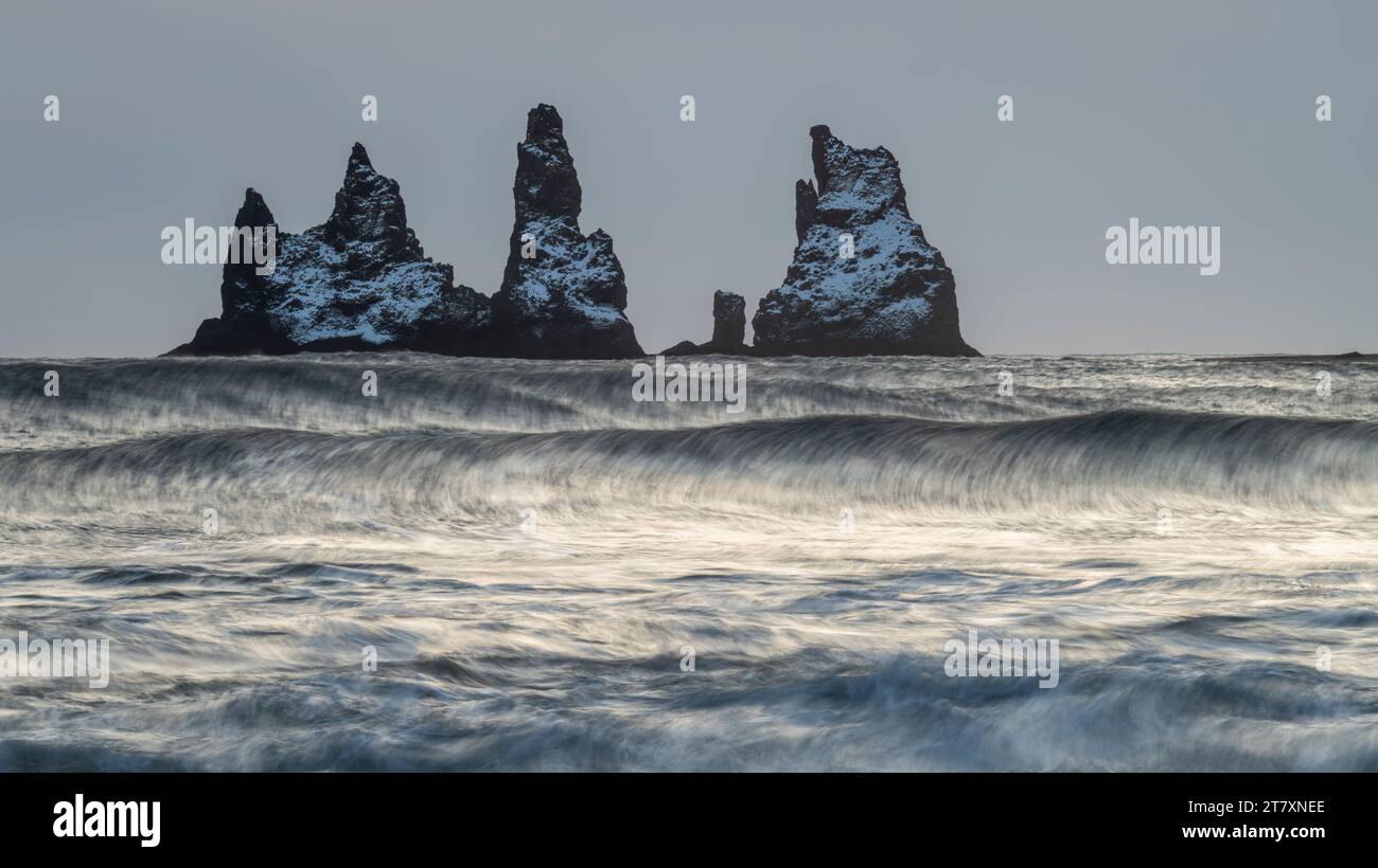Sea stacks reynisdrangar hi-res stock photography and images - Alamy