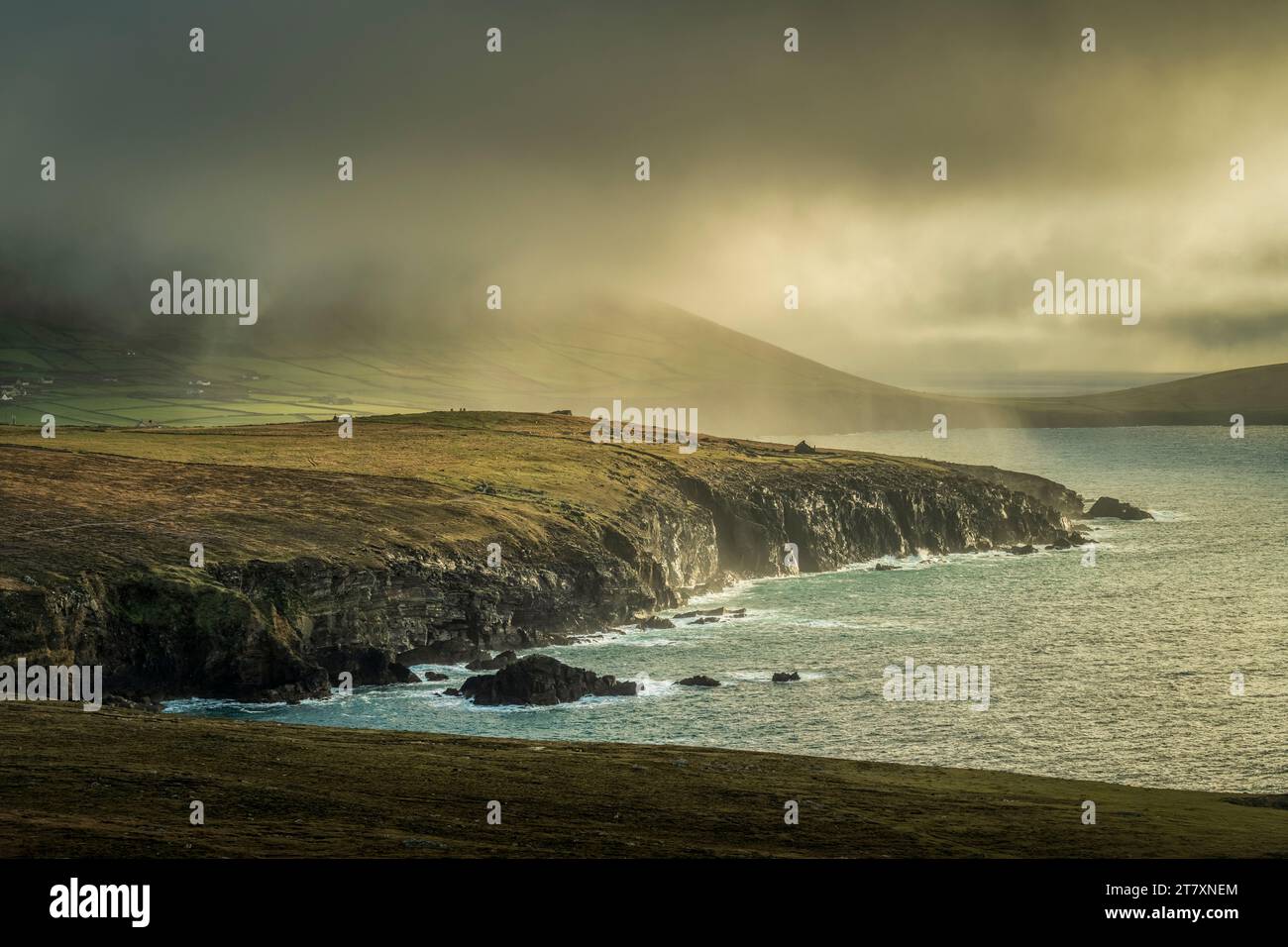 Rain sweeping across cliff tops hi-res stock photography and images - Alamy