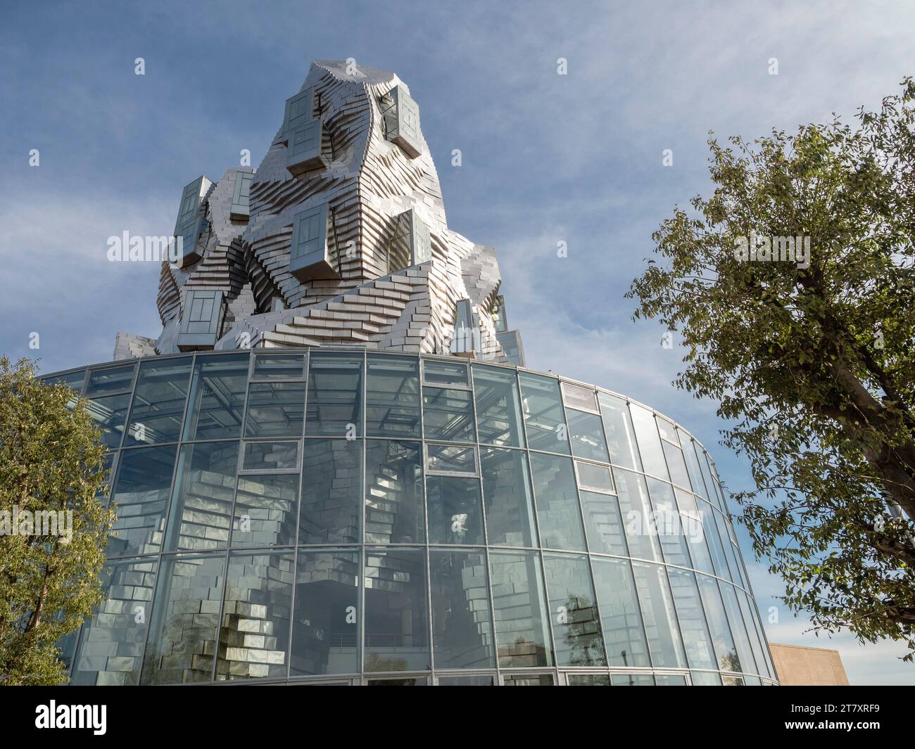 Frank Gehry's The Tower, LUMA Arts Centre, Parc des Ateliers, Arles ...