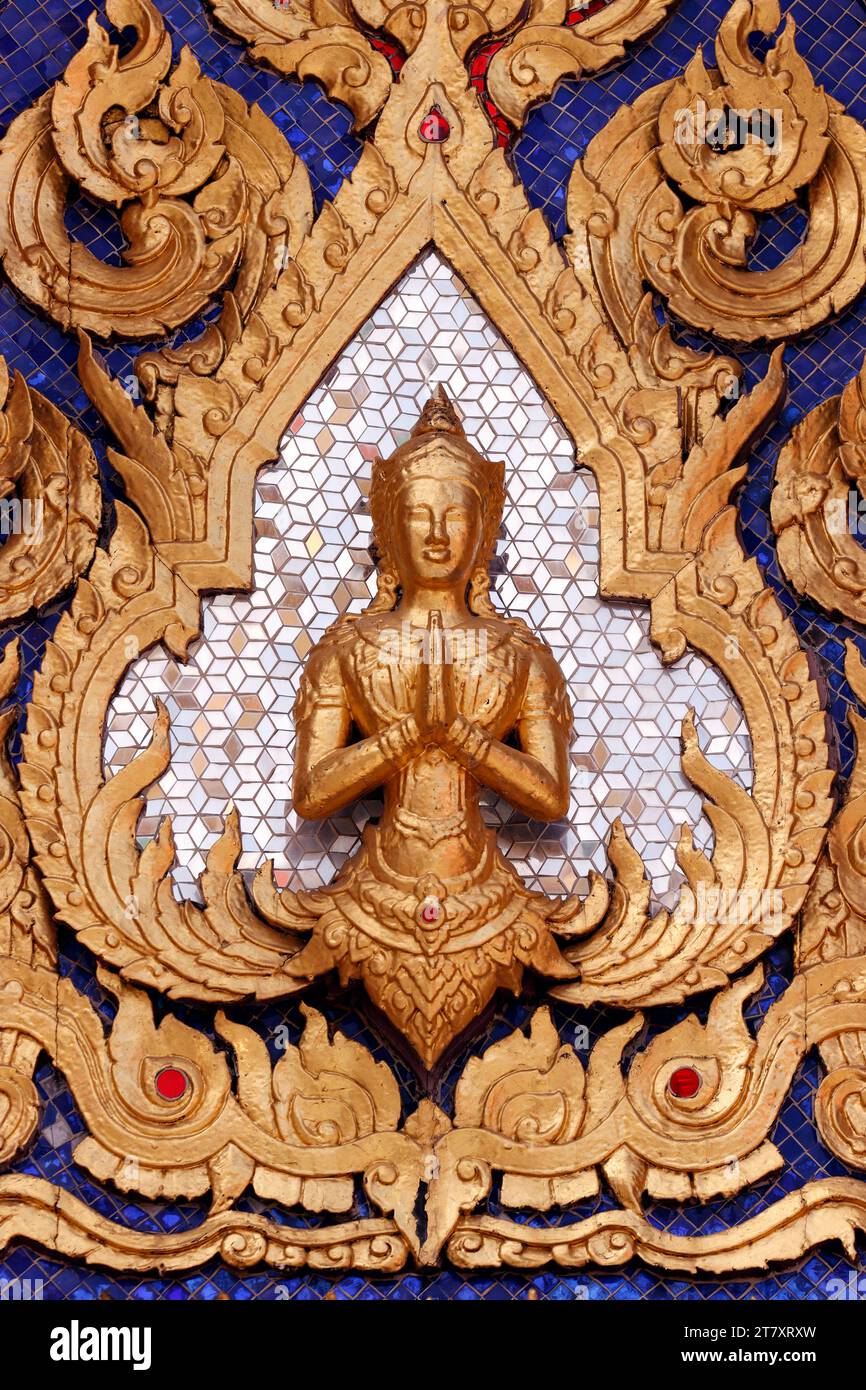 Roof detail, Wat Phra Kaew (Temple of the Emerald Budda), Bangkok ...