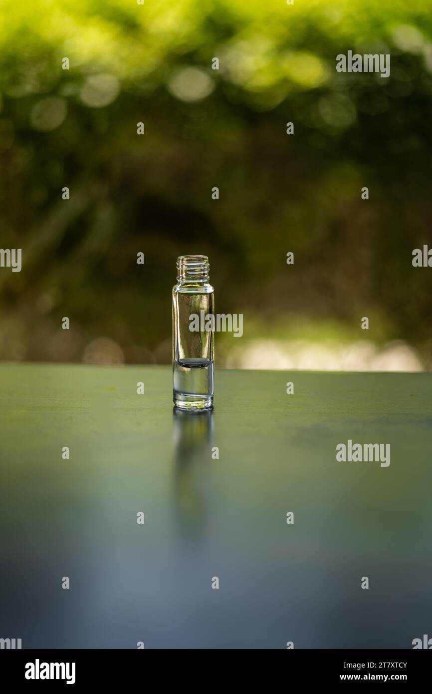 Clear Liquid 2.7 Dram (10 ml) Clear Glass Round Vial Stock Photo - Alamy