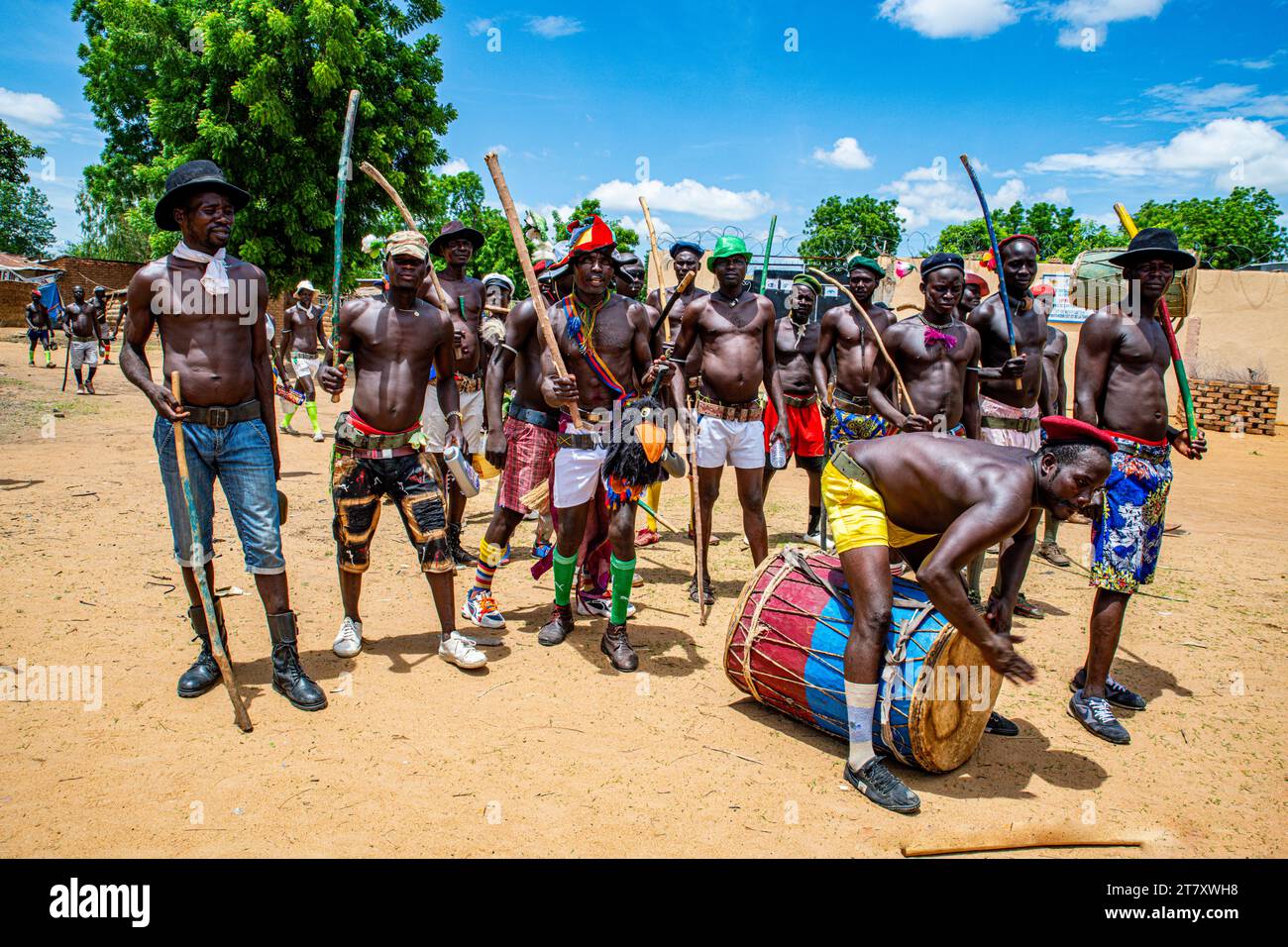 Dancing men hi-res stock photography and images - Alamy