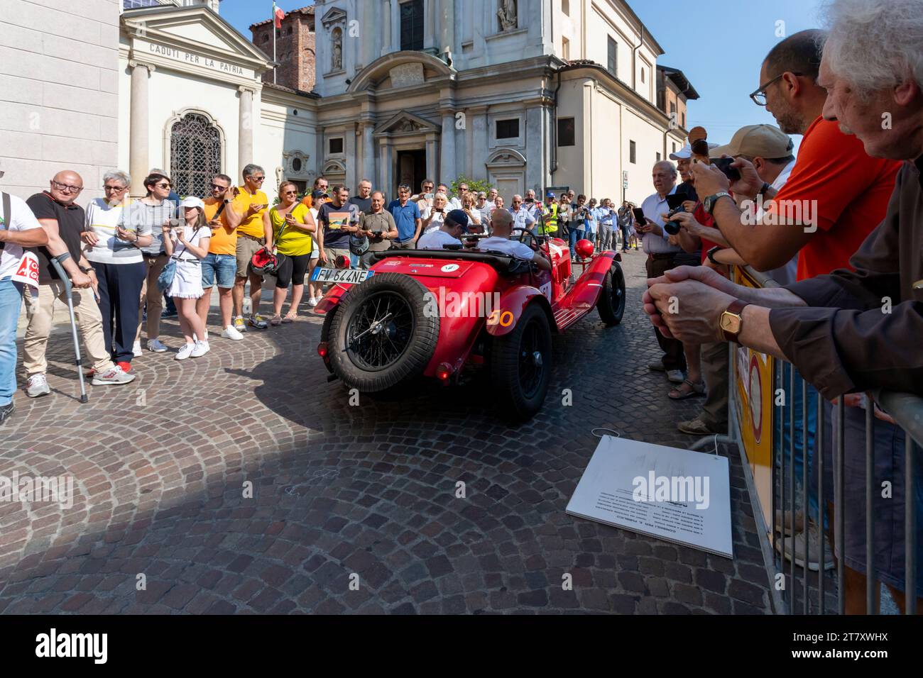 1000 people crowd hi-res stock photography and images - Alamy