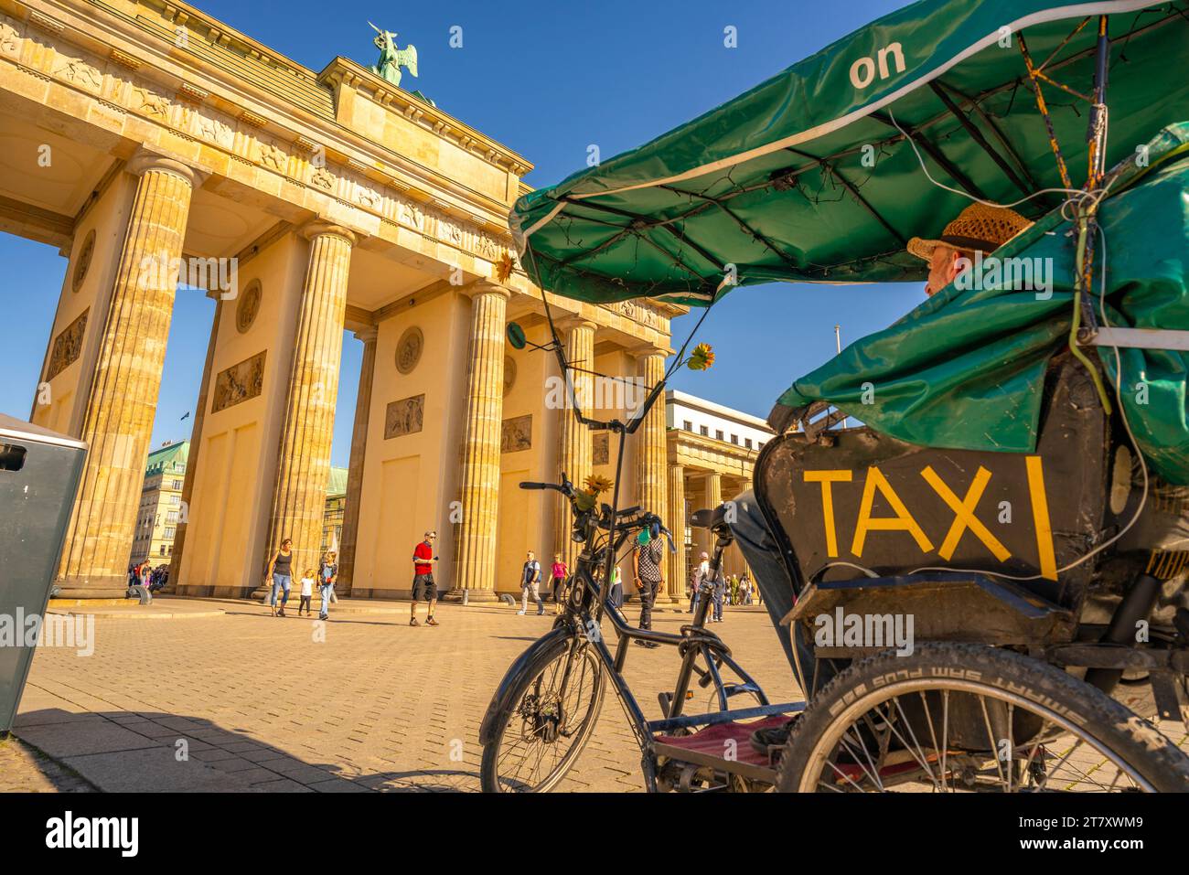 Rickshaw art hi-res stock photography and images - Alamy