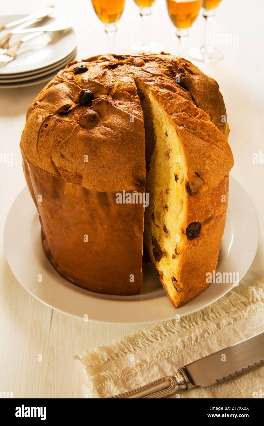 Panettone (Italian Christmas cake), Lombardy, Italy, Europe Stock Photo ...