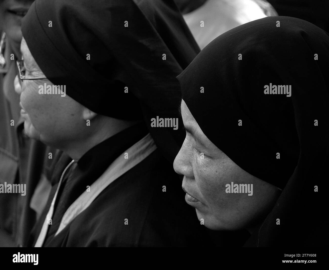 Vietnamese nuns at dragon boat race in Quan Lan island, Vietnam, asia ...