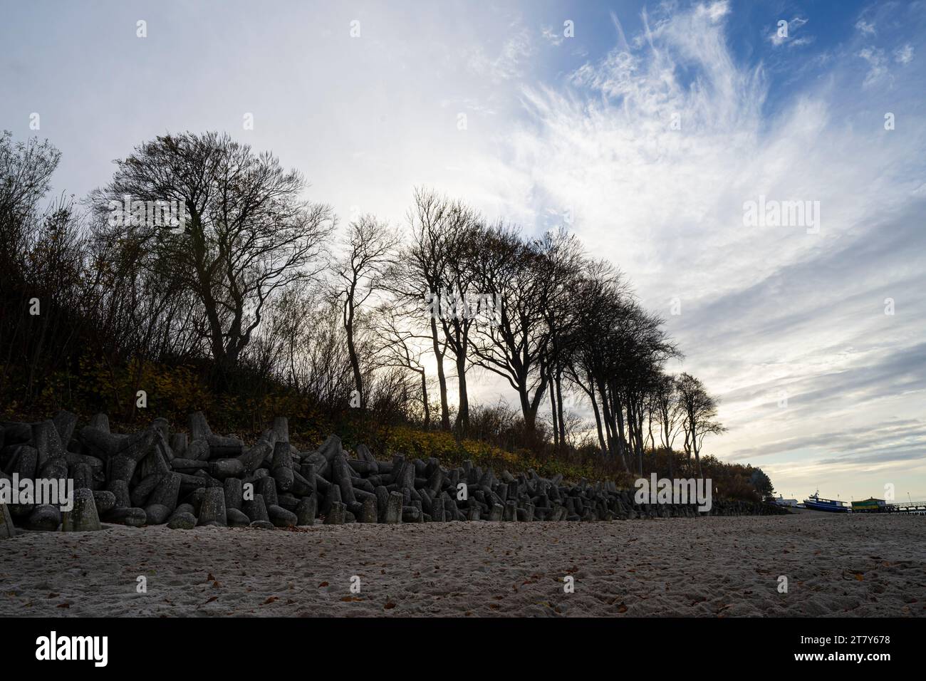 beach - waterfront protection - erosion - breakwaters and cliffs Stock ...