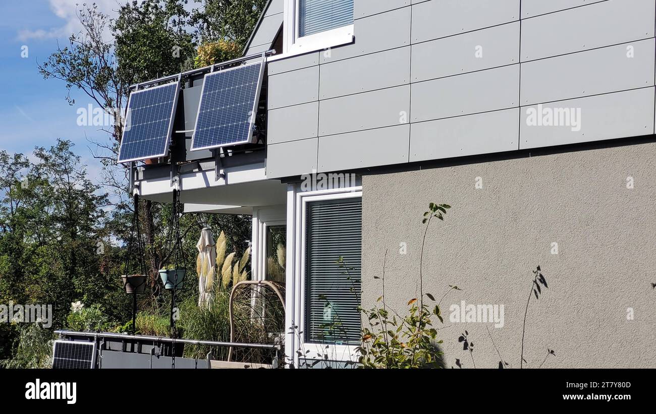 Solarpaneele hi-res stock photography and images - Alamy