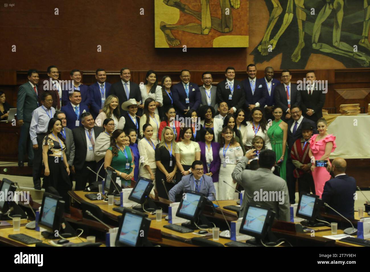 POL ASAMBLEA SESION INSTALACION Quito 17 de noviembre. Primera sesion ...
