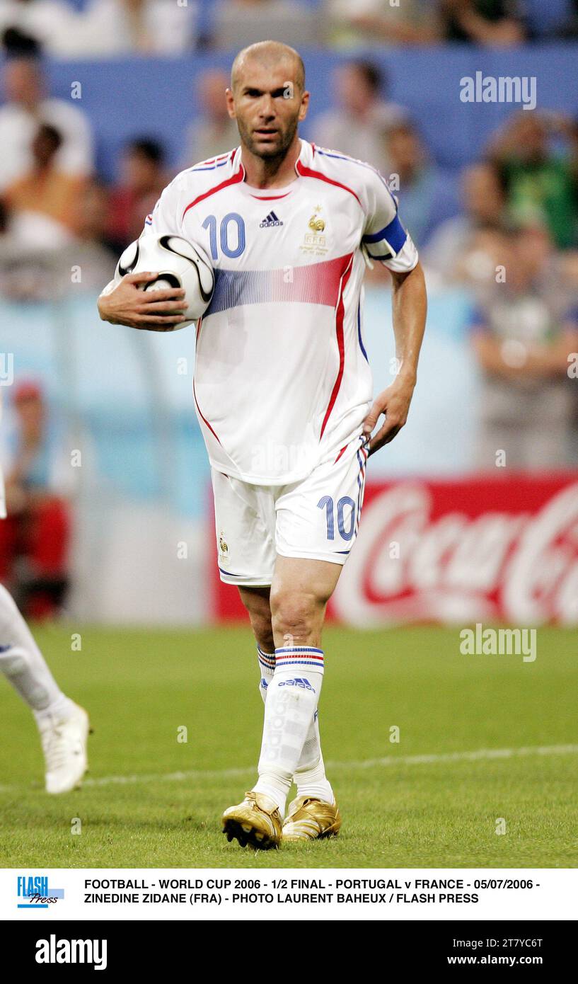 Zinedine zidane 2006 world cup final hi-res stock photography and ...