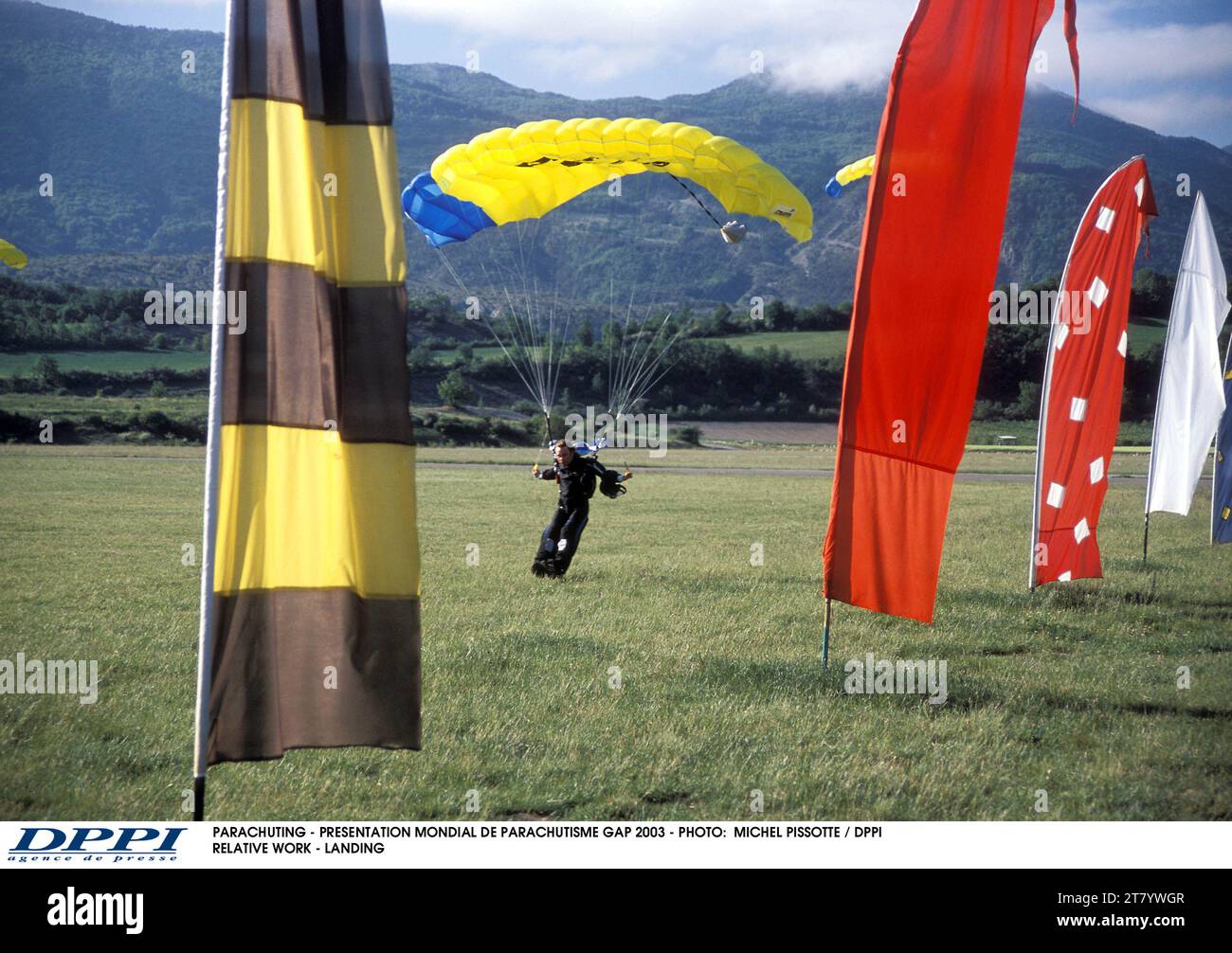PARACHUTING - PRESENTATION MONDIAL DE PARACHUTISME GAP 2003 - PHOTO ...