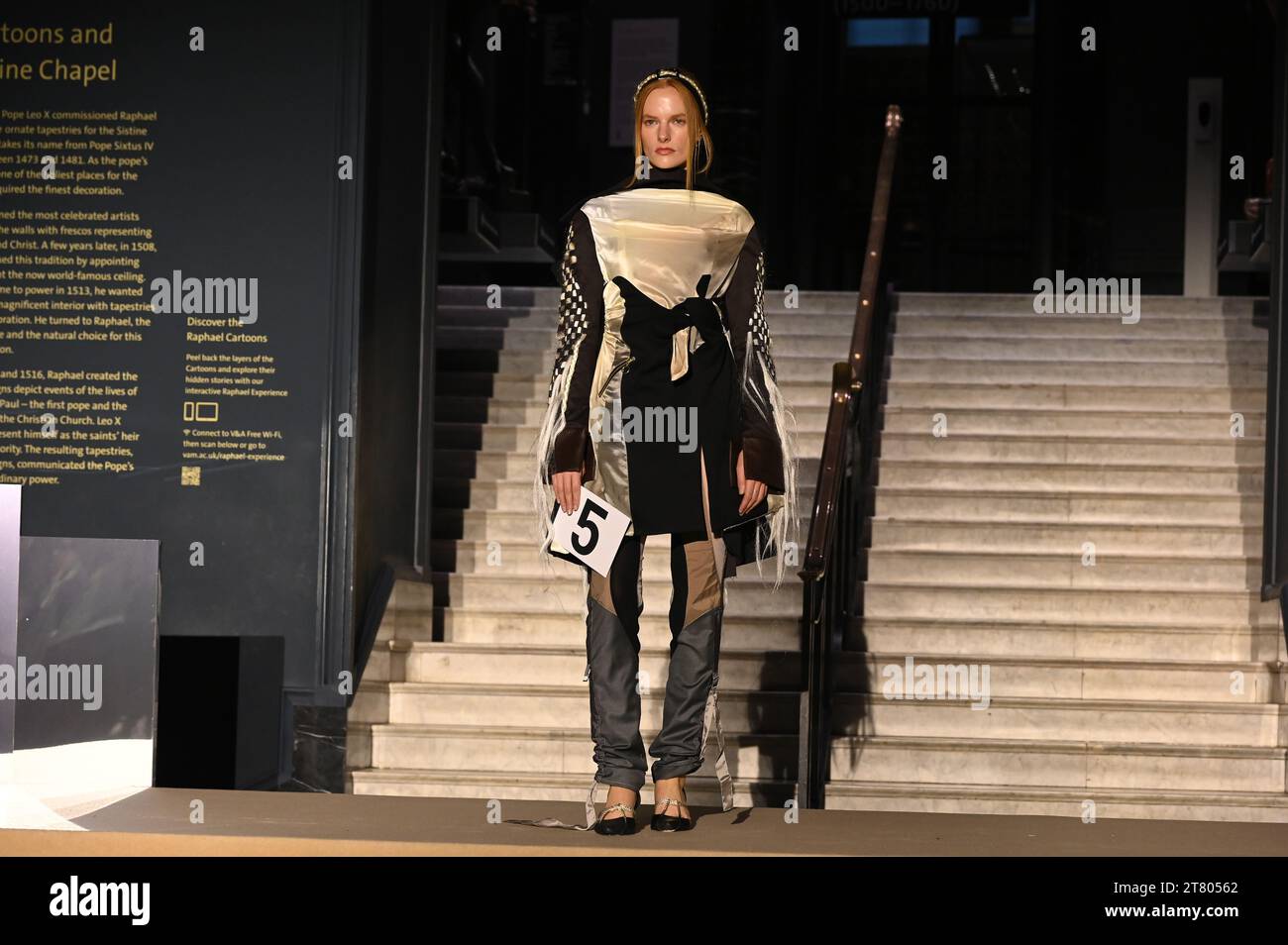 Chanel catwalk 2023 hi-res stock photography and images - Alamy