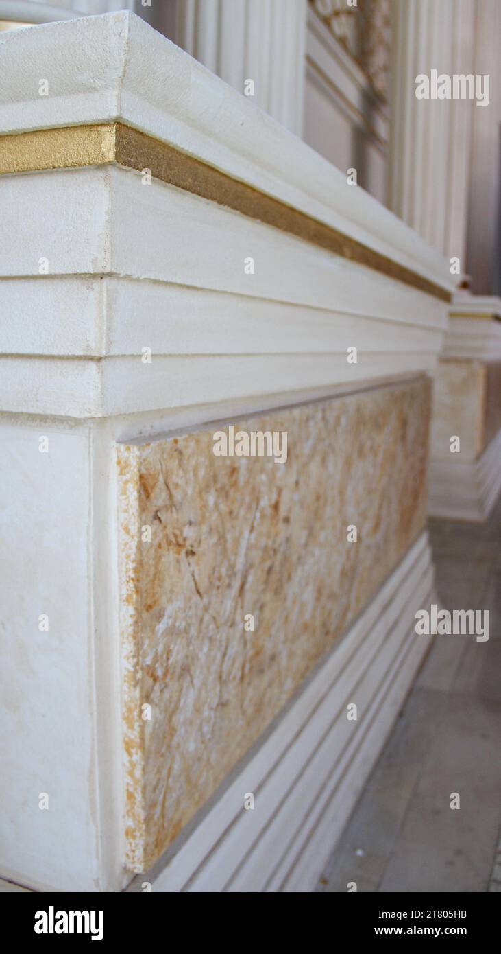 Traditional Gilding Technique with Gold Leaf Stock Photo - Alamy