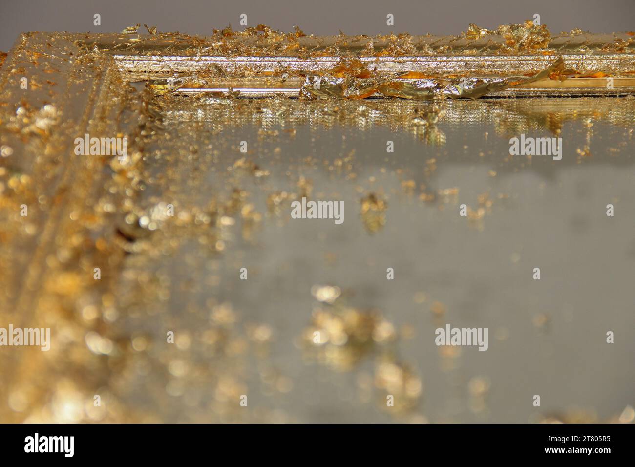 Traditional Gilding Technique with Gold Leaf Stock Photo - Alamy