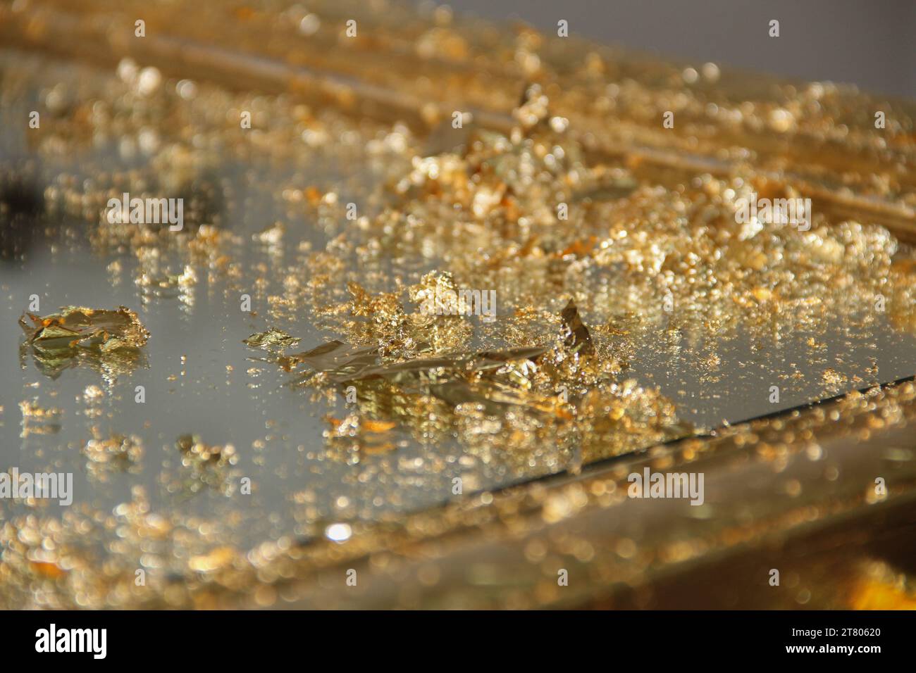Traditional Gilding Technique with Gold Leaf Stock Photo - Alamy