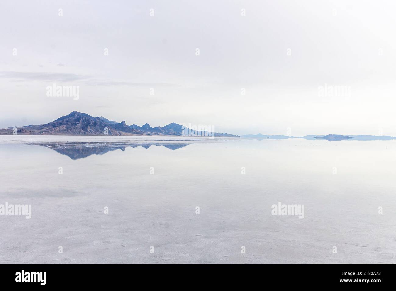Bonneville salt flats reflection hi-res stock photography and images ...