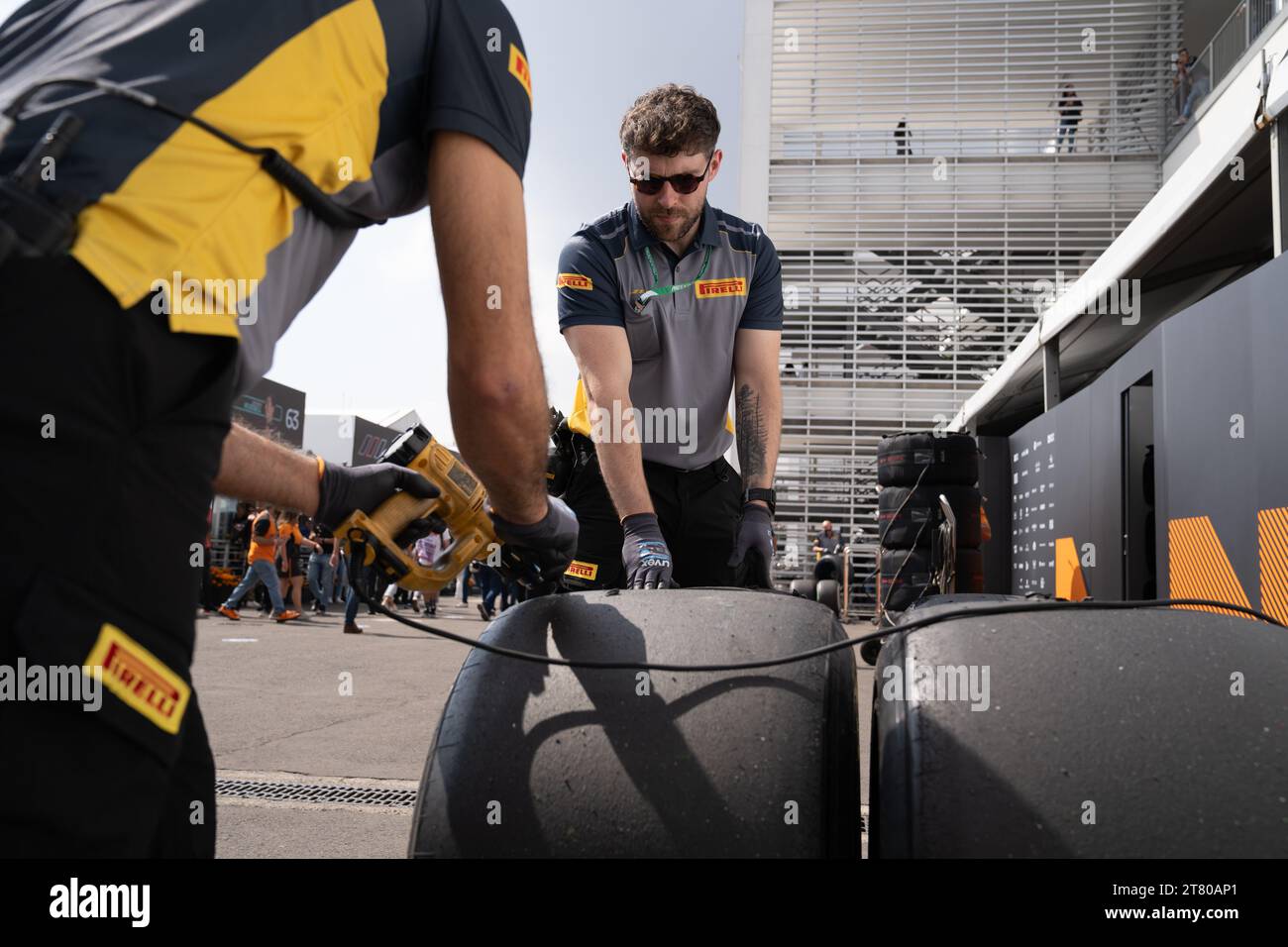 Formula 1 number one mechanic hi-res stock photography and images - Alamy